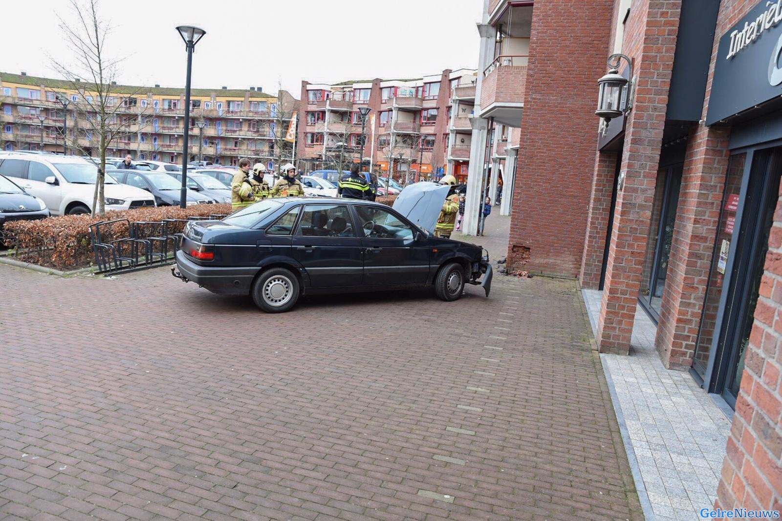 Oude man(94) ramt gevel winkel in centrum Zevenaar - GelreNieuws