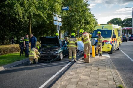 Automobilist gaf fietsers voorrang: kop-staart botsing tot gevolg - GelreNieuws