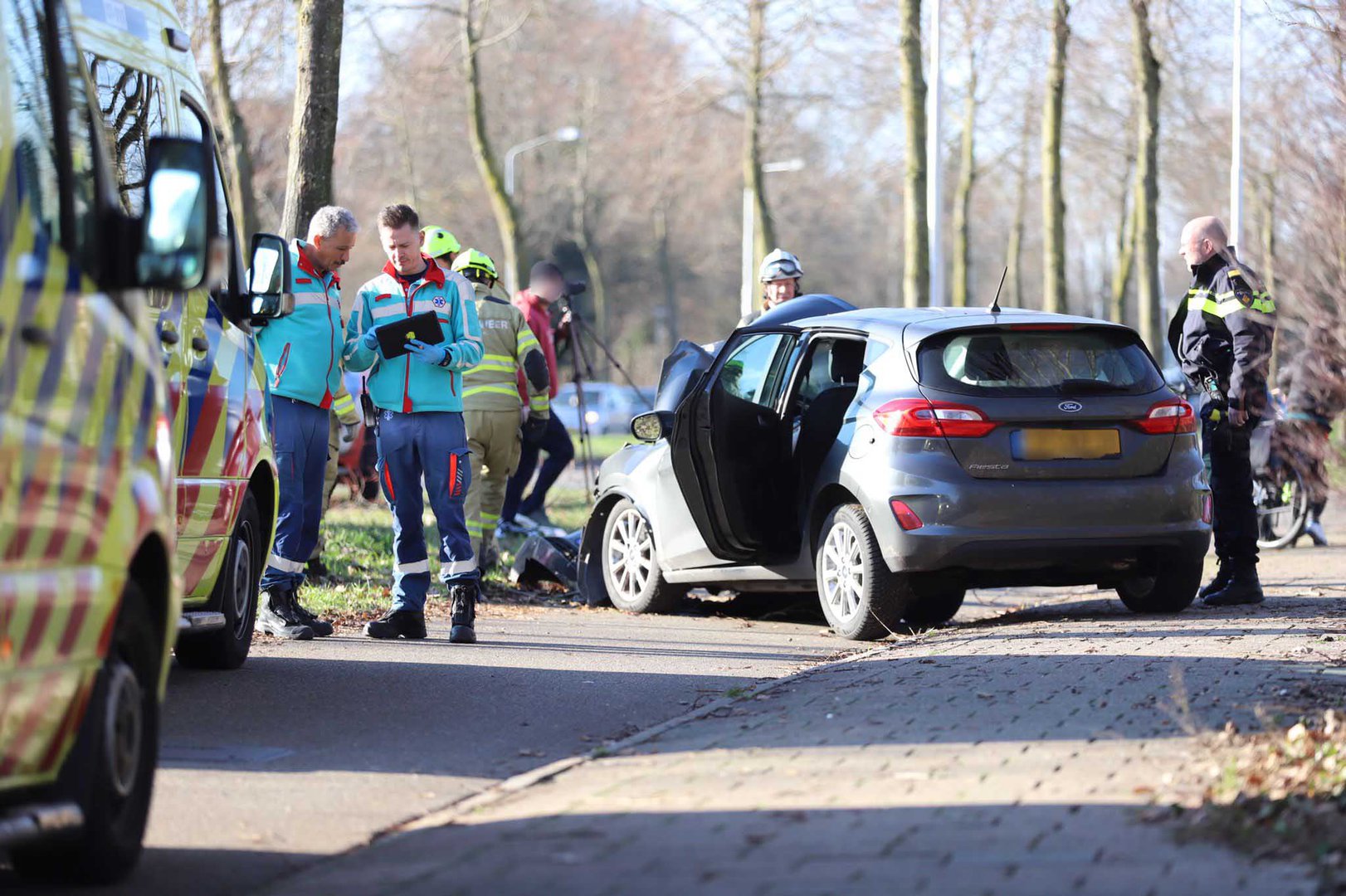Automobilist verliest macht over het stuur en raakt gewond - GelreNieuws