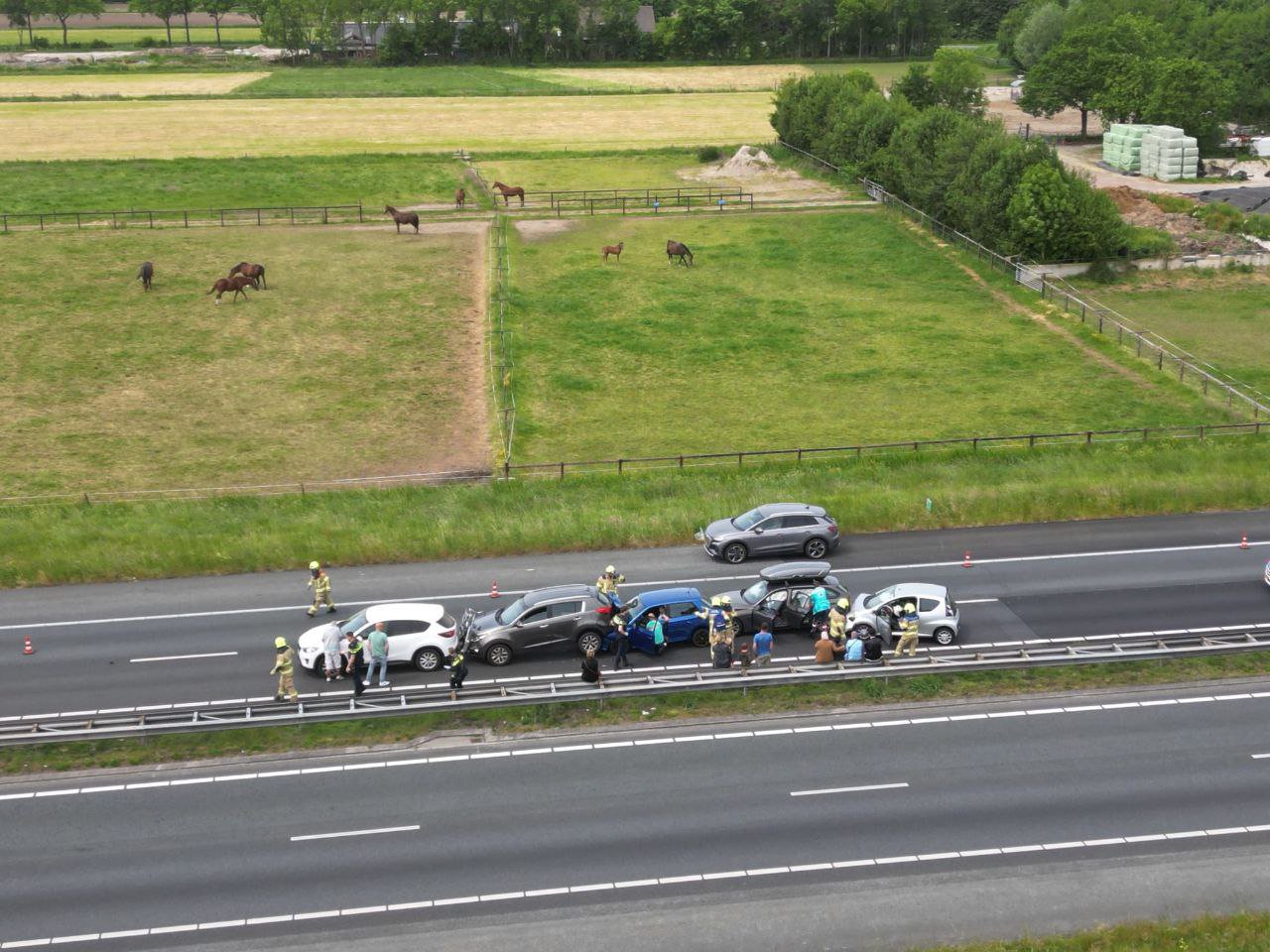 Vijf auto’s betrokken bij ongeluk op snelweg - GelreNieuws