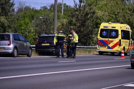 Twee auto’s botsen op elkaar op snelweg - GelreNieuws