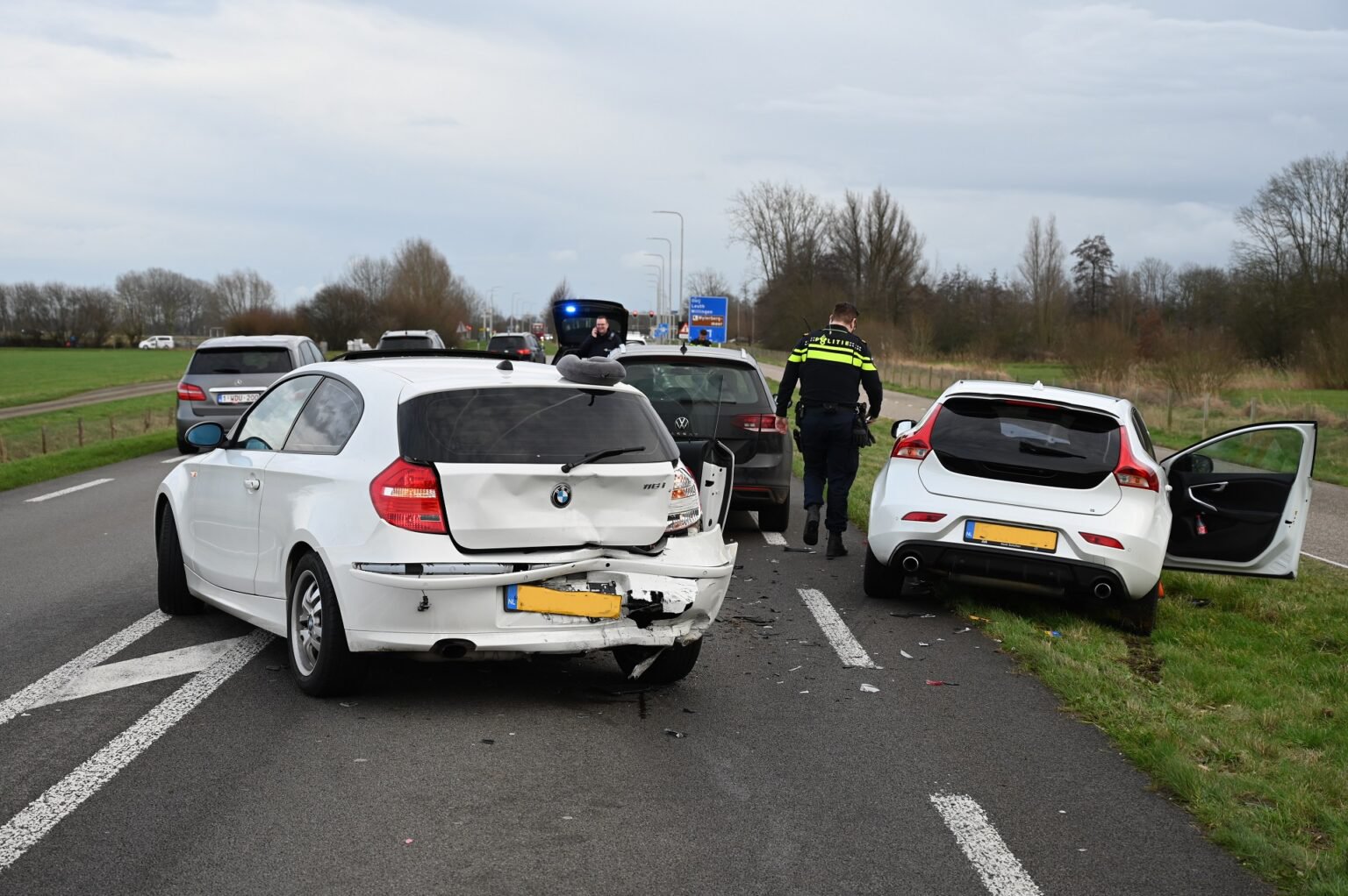 Veel schade na kop-staart botsing - GelreNieuws
