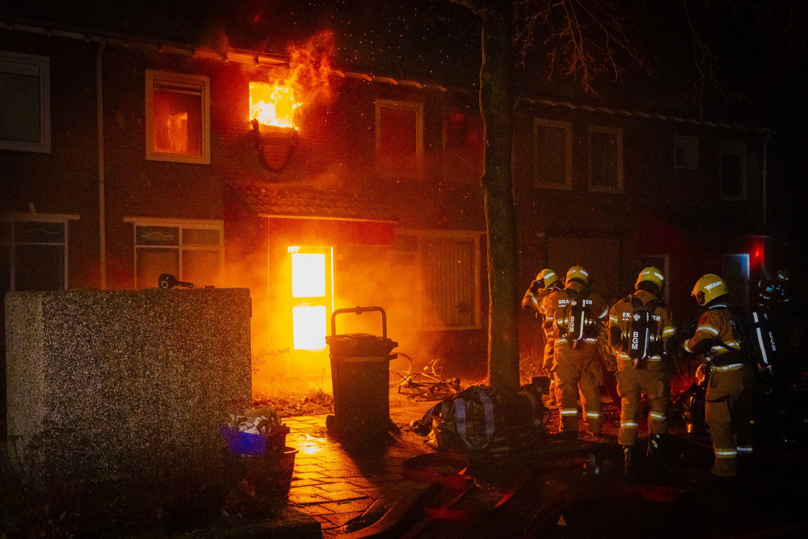 Grote brand verwoest woningen in Dieren - GelreNieuws