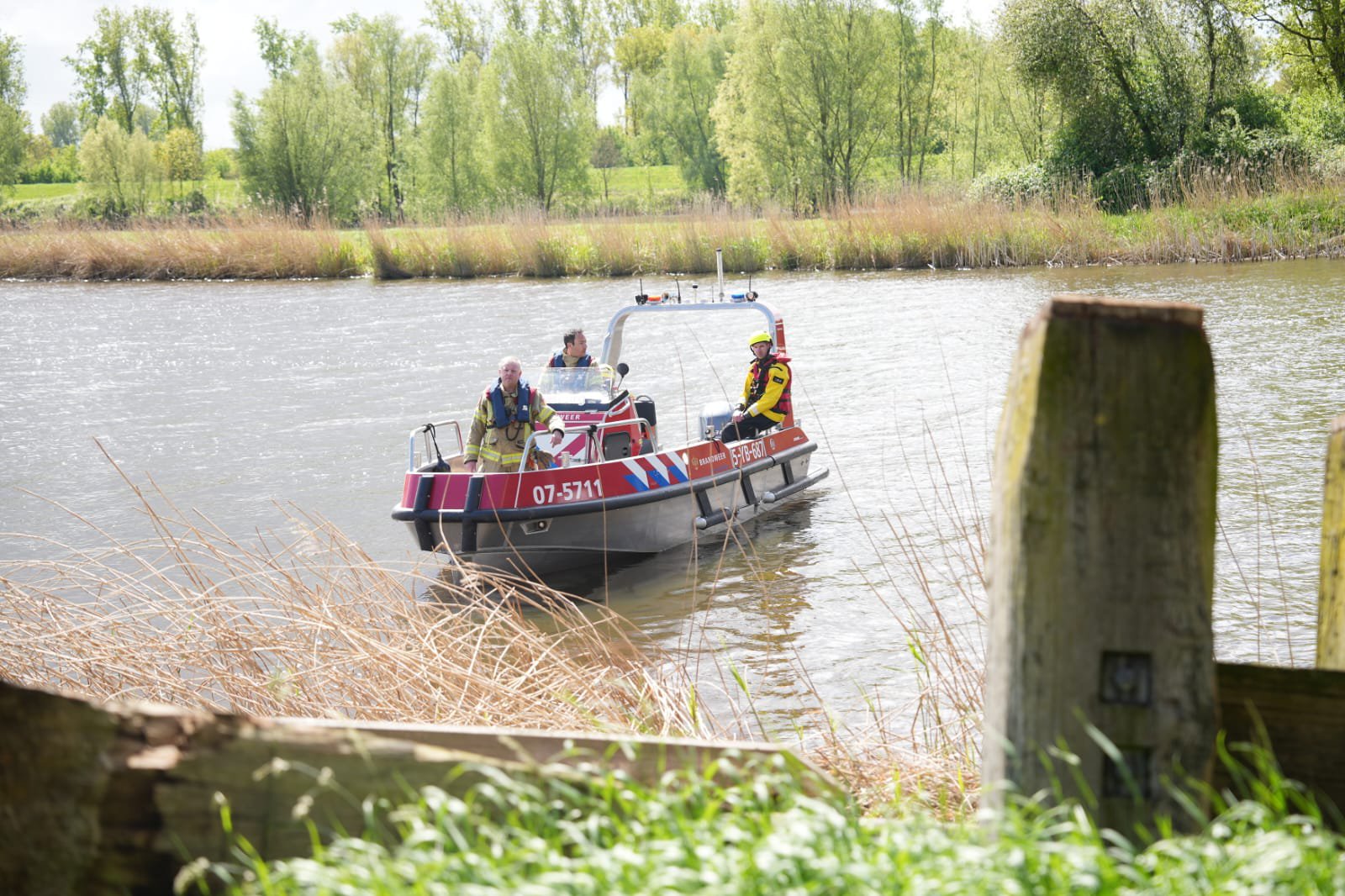 Hulpdiensten groots uitgerukt na melding persoon te water - GelreNieuws Hulpdiensten groots uitgerukt na melding persoon te water - GelreNieuws