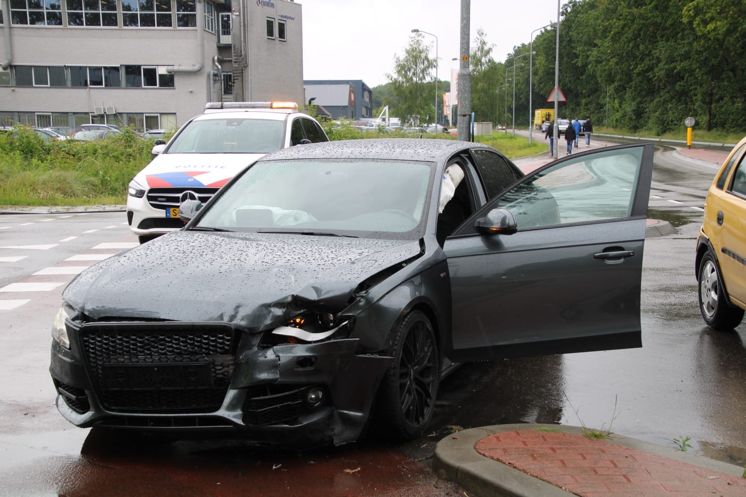Automobilist zonder rijbewijs aangehouden na ongeval - GelreNieuws