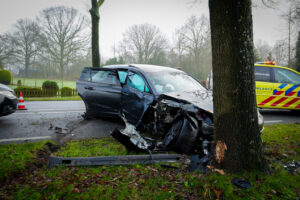 Ravage na ongeval tussen twee auto’s - GelreNieuws