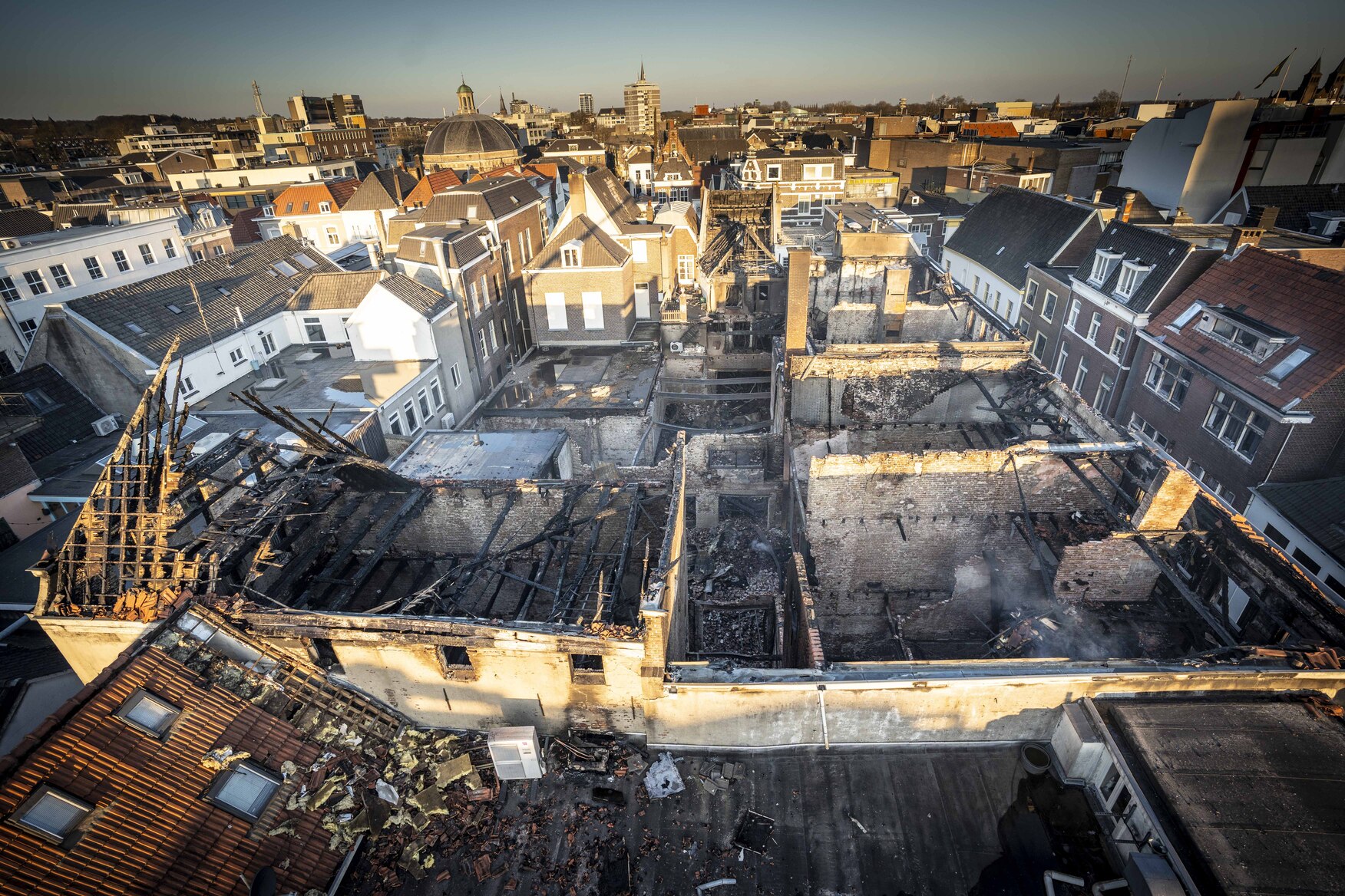 VIDEO: Zo groot is de schade na de grote brand in binnenstad van Arnhem ...