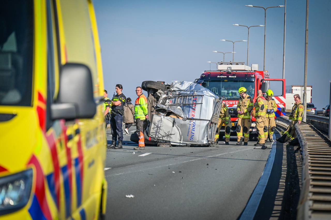 Drie gewonden bij ernstig ongeval op Pleijroute N325 Arnhem - GelreNieuws