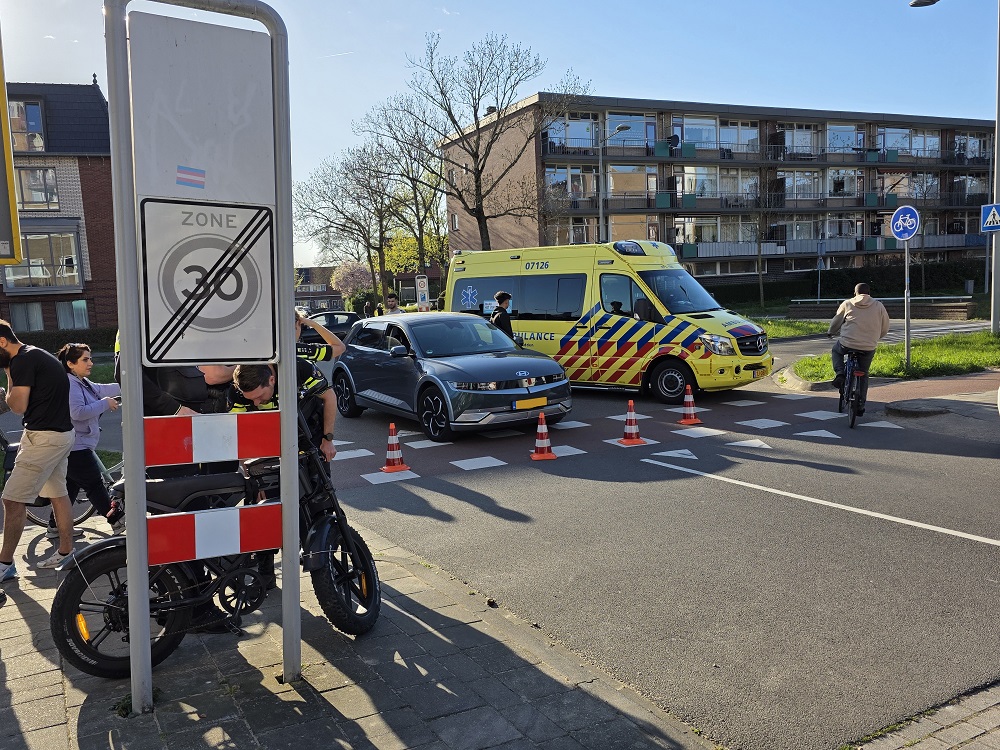 Man op fatbike gewond na botsing tegen auto - GelreNieuws