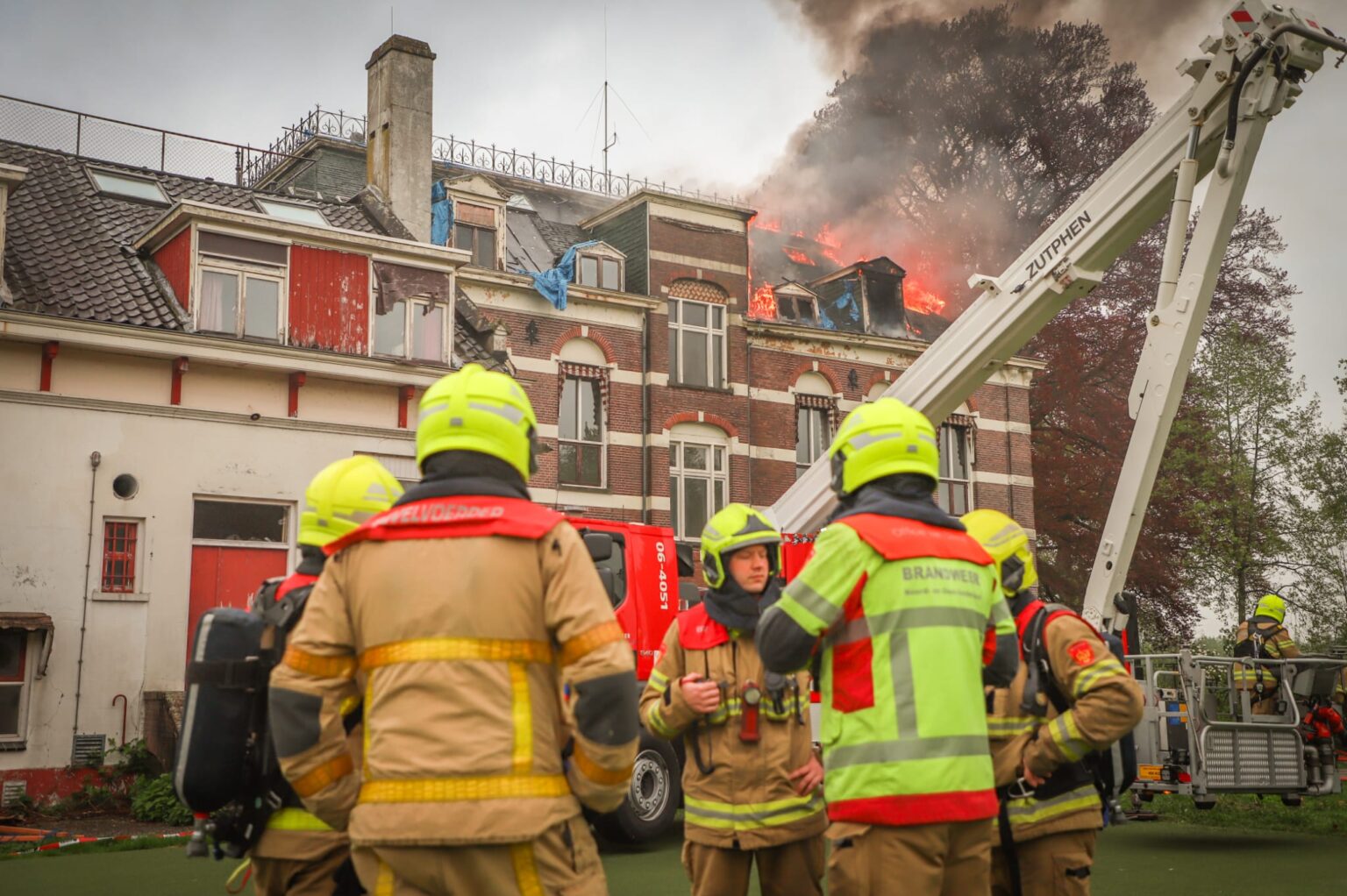 UPDATE: Grote brand in toekomstig azc-gebouw Brummen, NL-Alert ...