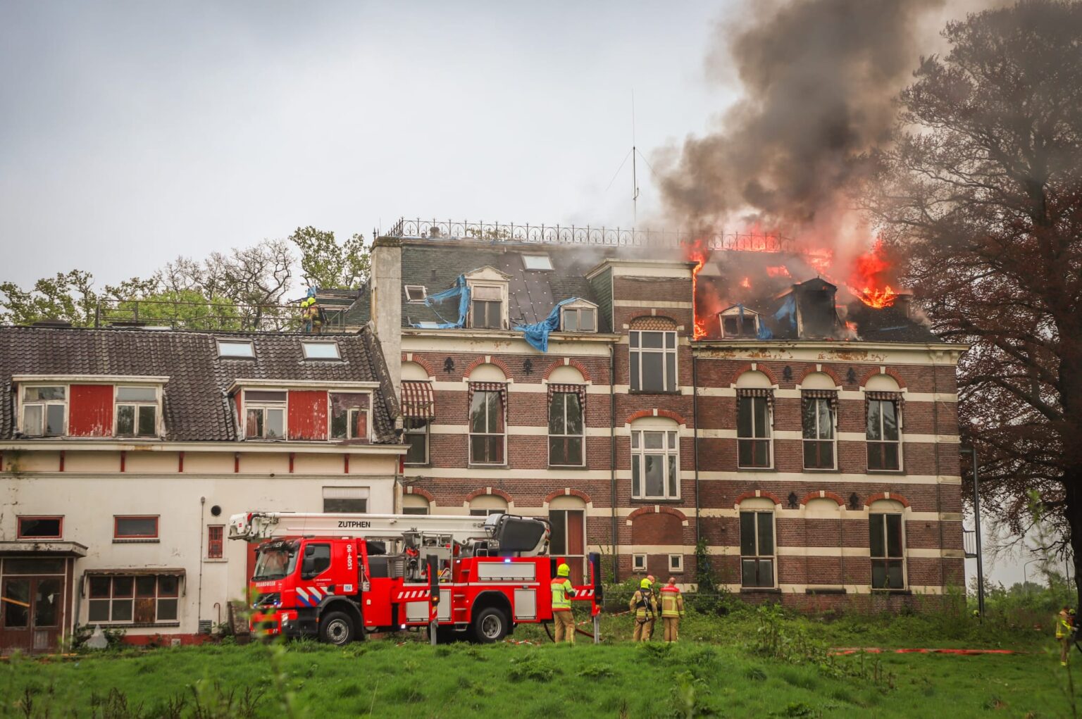 UPDATE: Grote brand in toekomstig azc-gebouw Brummen, NL-Alert ...