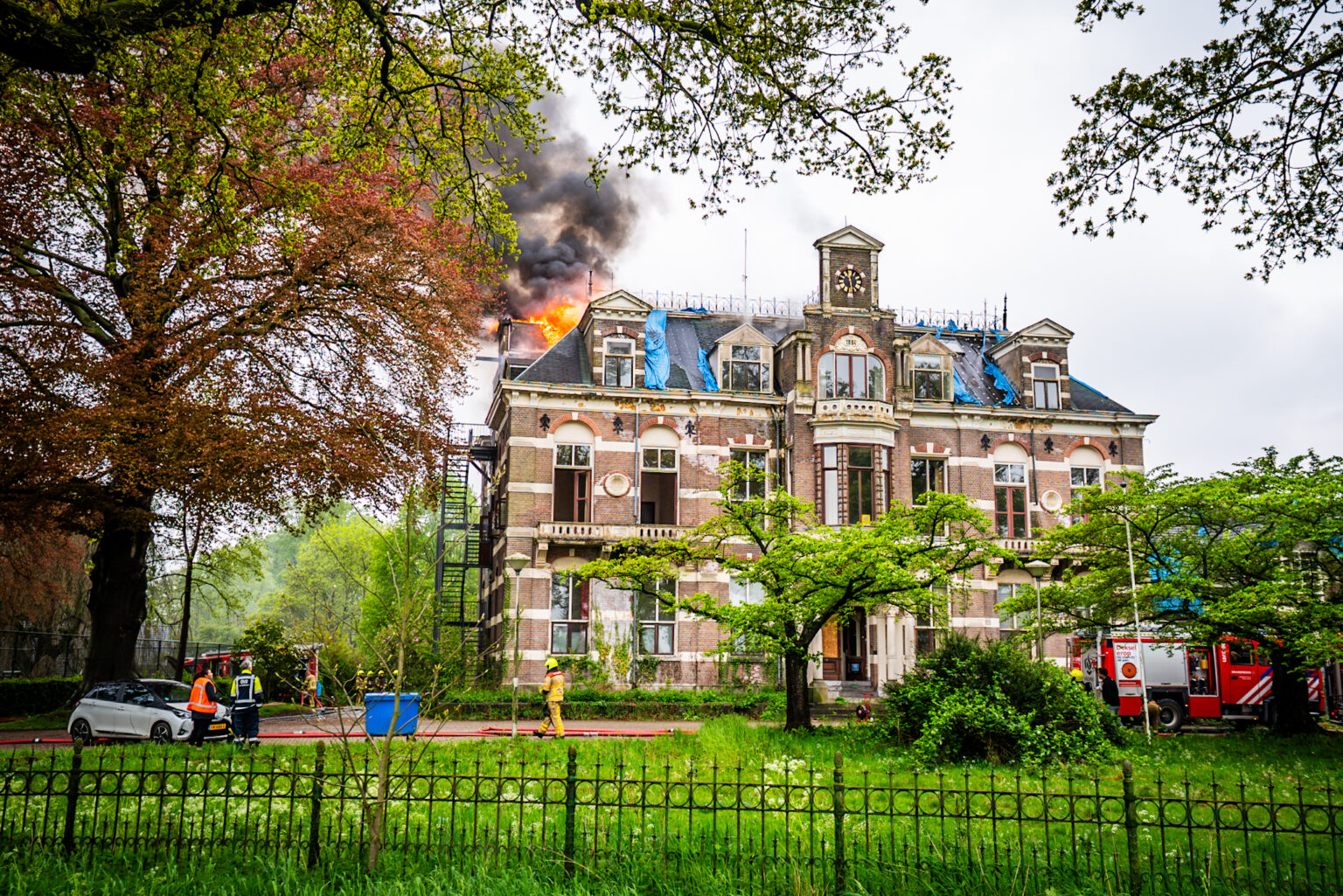 UPDATE: Grote brand in toekomstig azc-gebouw Brummen, NL-Alert ...