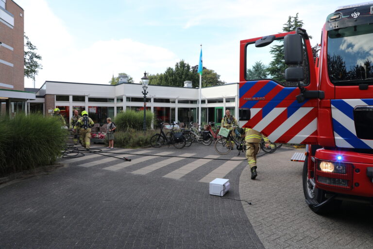 Bewoonster zorgcentrum krijgt rook binnen na brand in magnetron ...