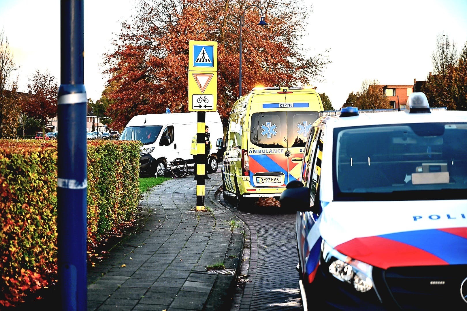 Jonge fietsster komt met schrik vrij na aanrijding met auto - GelreNieuws