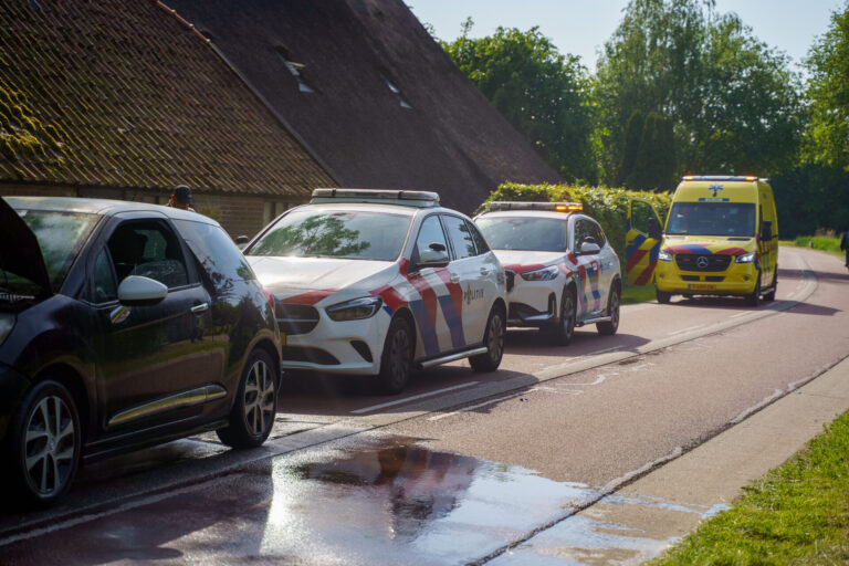 Auto vat vlam na botsing met motor - GelreNieuws