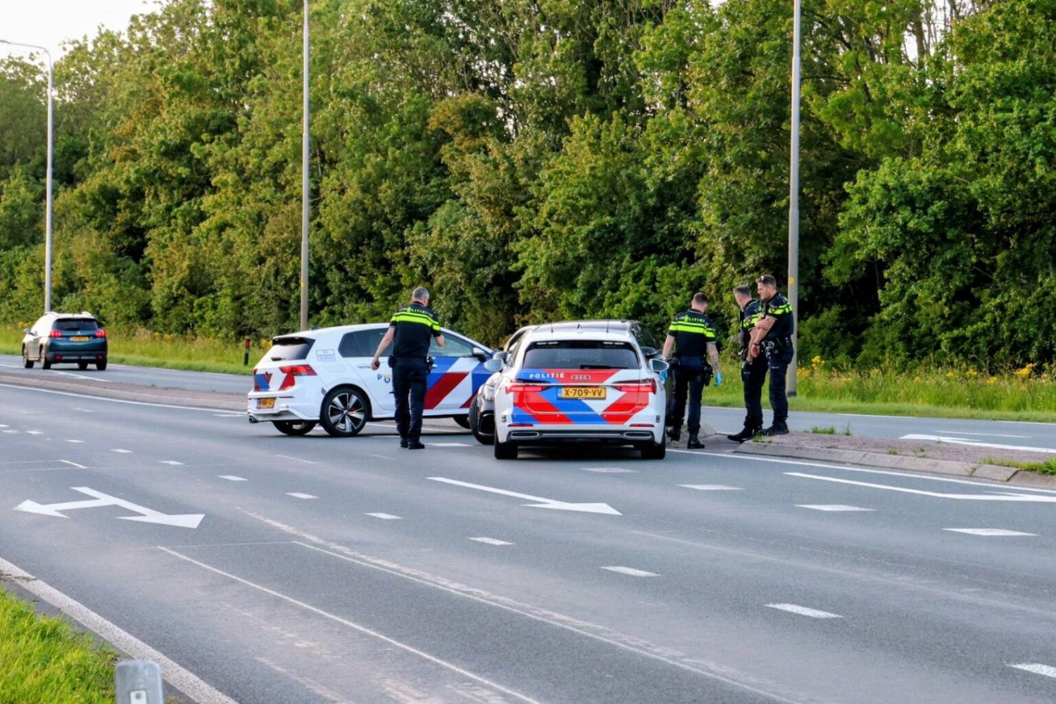 Bestuurder gestolen auto aangehouden na achtervolging met 200 km/u in ...